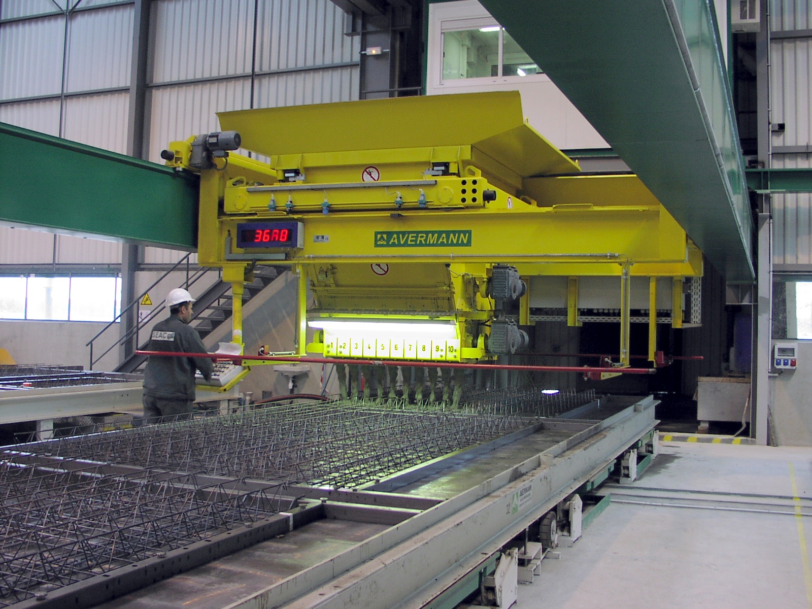 Мостовой бетонораздатчик: Аверманн Технология сборного железобетона